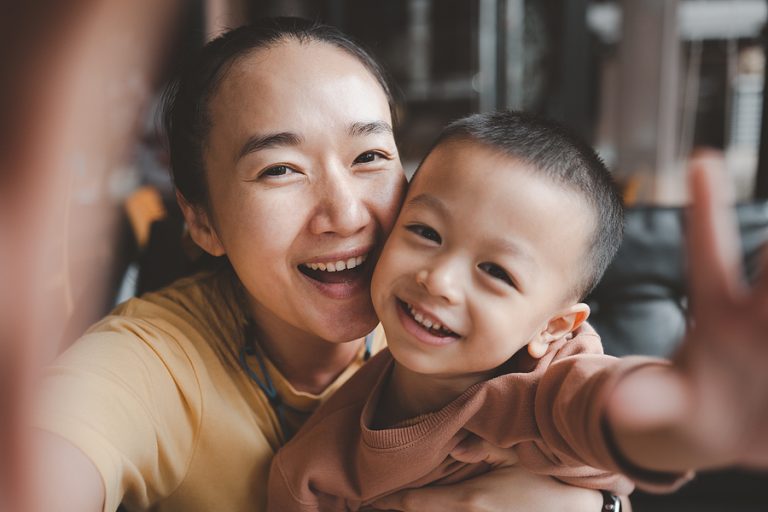 6 Australian single parent support groups you need to join now